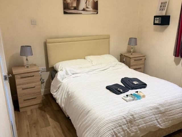 Room at Old Bedford Road, Luton