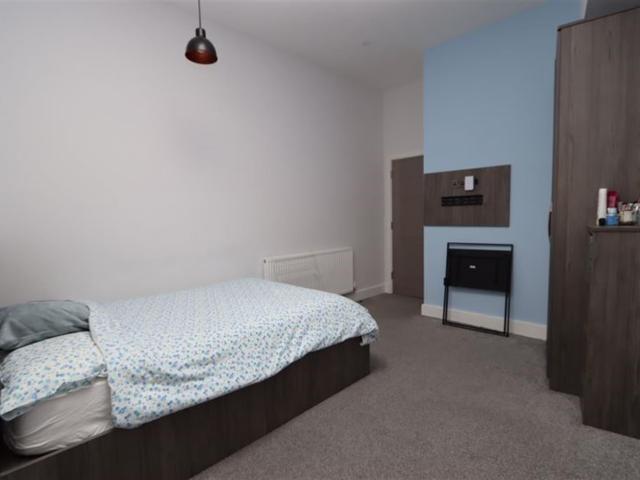 Room at Old Church Road, Clevedon