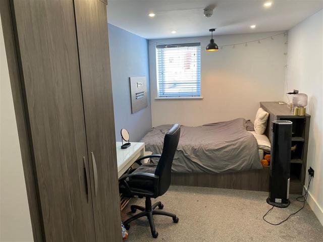 Room at Old Church Road, Clevedon