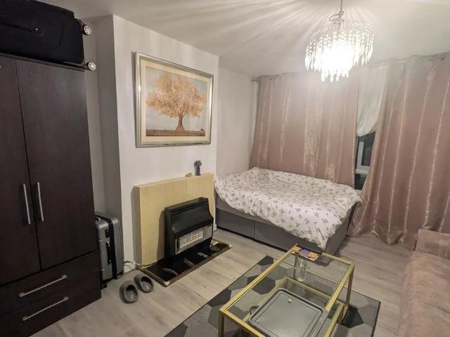 Room at Old Church Road, Greater London
