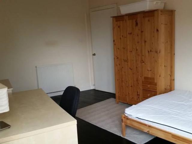 Room at Old Dumbarton Road, Glasgow
