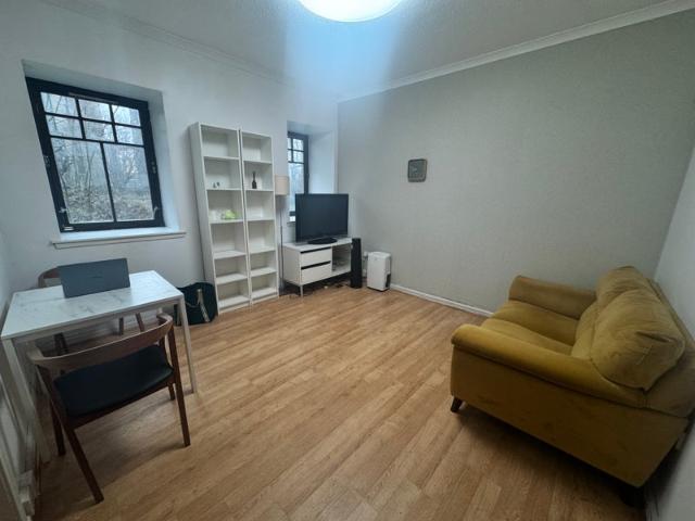 Room at Old Dumbarton Road, Glasgow