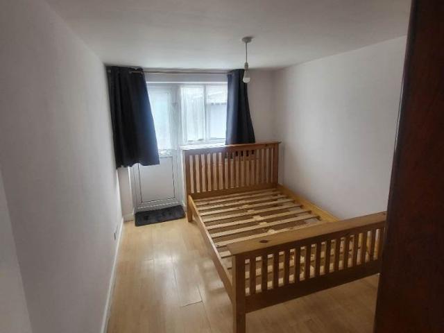 Room at Old Farm Road, Guildford