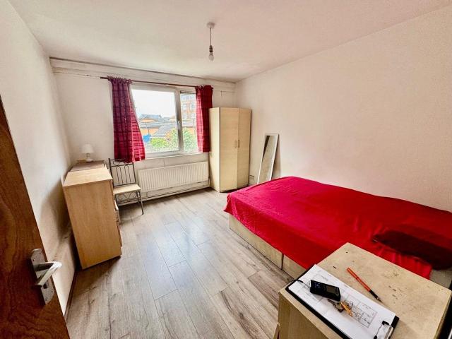 Room at Old Ford Road, Greater London
