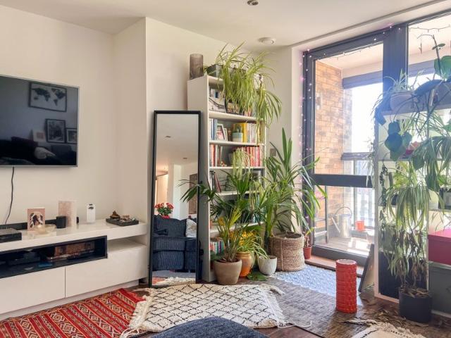 Room at Old Kent Road, Greater London
