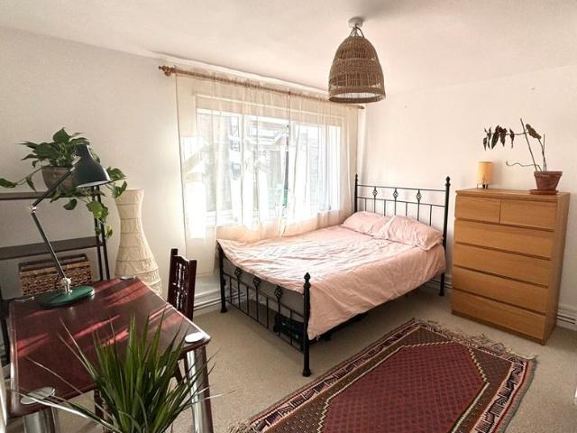 Room at Old Kent Road, Greater London