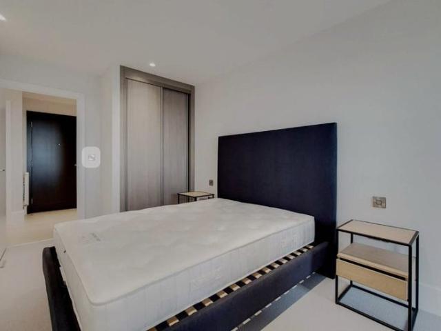 Room at Old Meadow Lane, Greater London