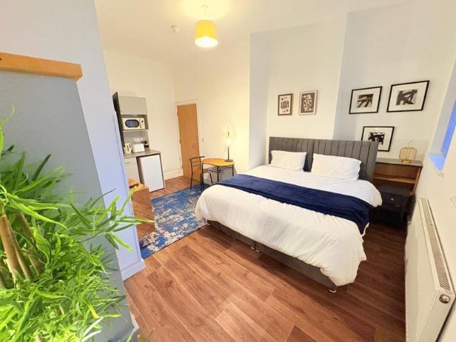 Room at Old Meeting Street, Sandwell