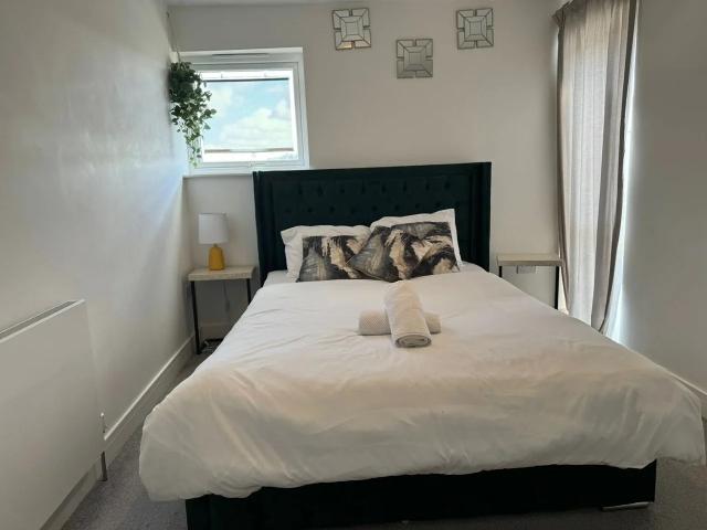 Room at Old Road, Chatham