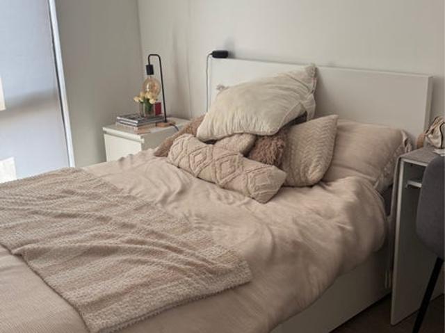 Room at Oldfield Road, Salford
