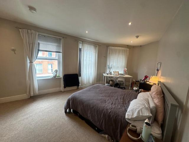 Room at Oldham Terrace, Greater London