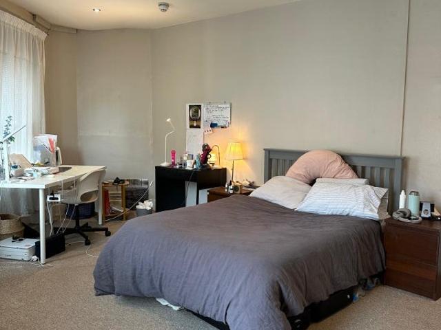 Room at Oldham Terrace, Greater London