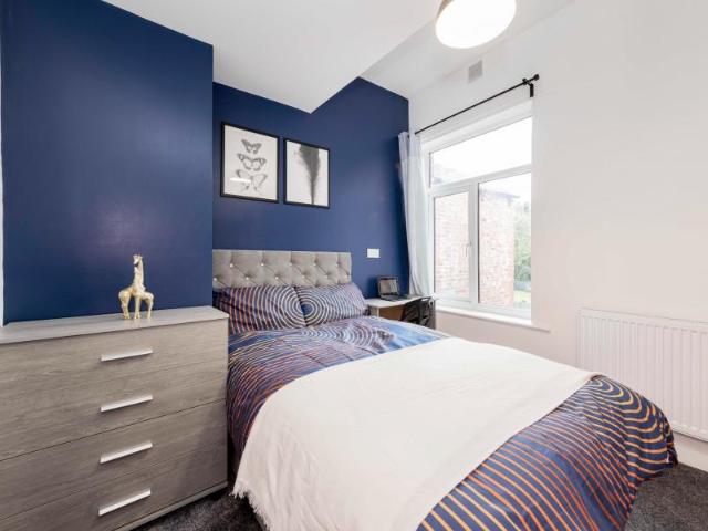 Room at Oldham Road, Manchester