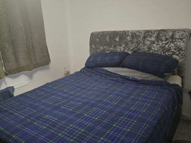 Room at Olive Court, Ryton