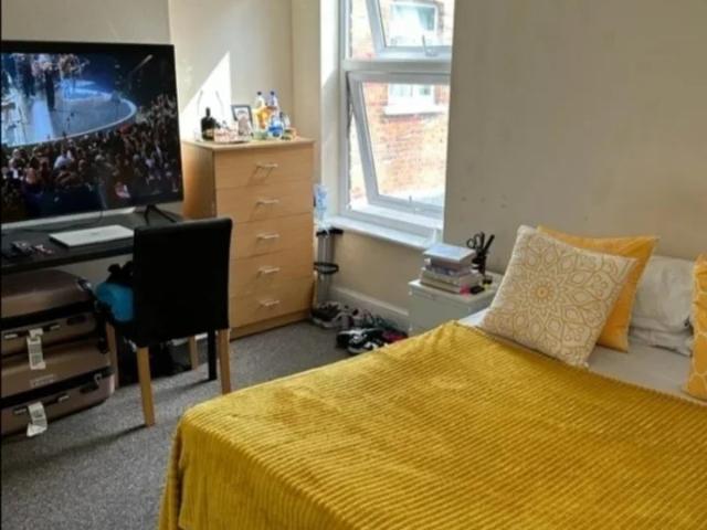 Room at Olive Road, Greater London