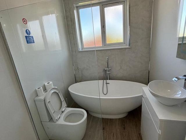 Room at Oliver Road, Brentwood