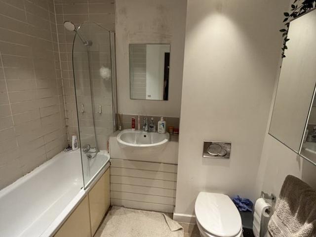 Room at Oliver Road, Greater London