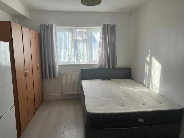 Room at Orchard Grove, Greater London