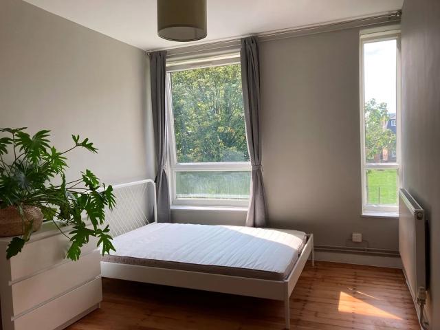 Room at Orb Street, Greater London