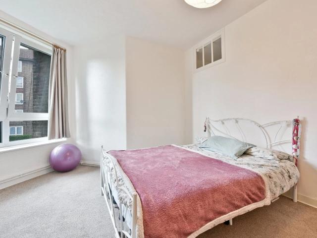 Room at Orb Street, Greater London