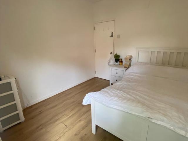 Room at Orb Street, Greater London