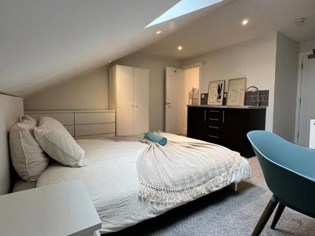 Room at Oriel Road, Portsmouth