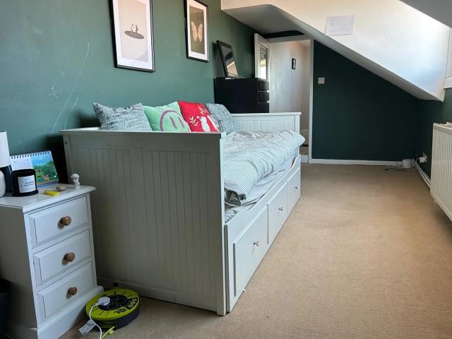 Room at Oriel Road, Portsmouth