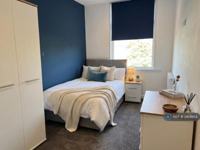 Room at Oriel Road, Portsmouth