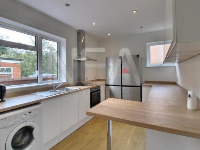Room at Ormsby Street, Reading