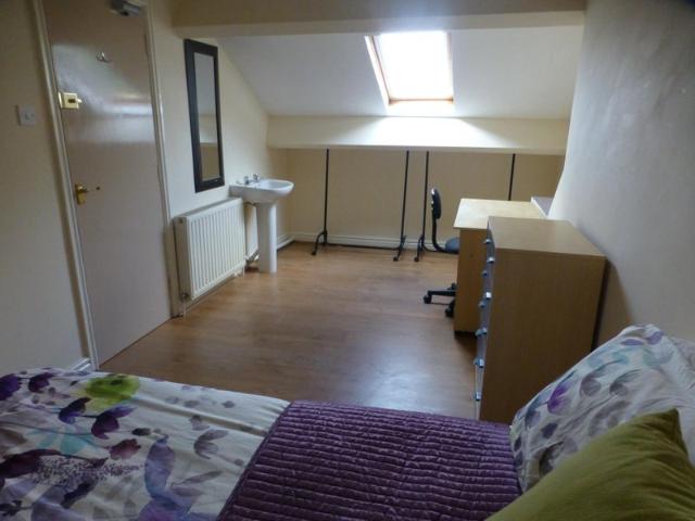 Room at Osborne Street, Preston