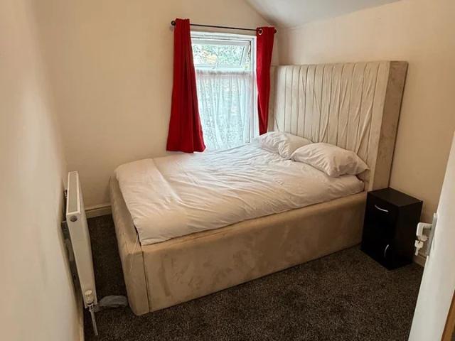 Room at Osborne Road, Birmingham