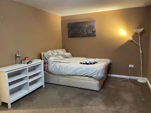 Room at Osier Drive, Basildon