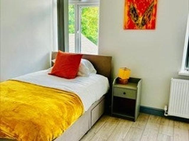 Room at Osmaston Road, Derby