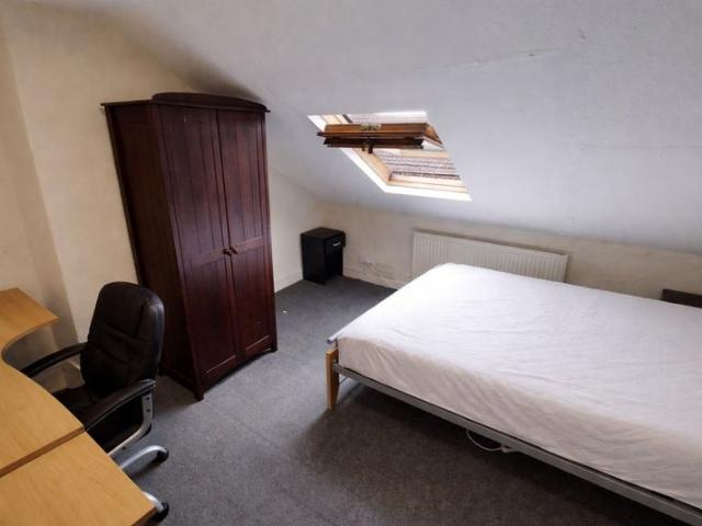 Room at Osmaston Street, Nottingham