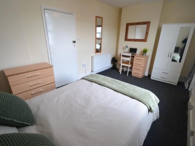 Room at Osmaston Street, Nottingham
