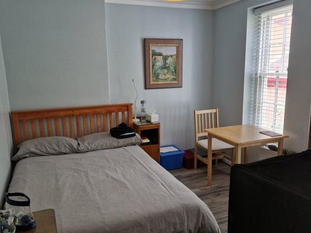 Room at Ossulston Street, Greater London