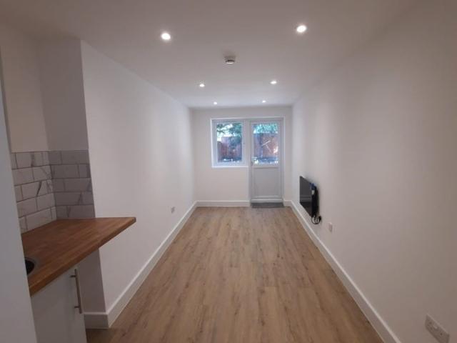 Room at A1000, Greater London