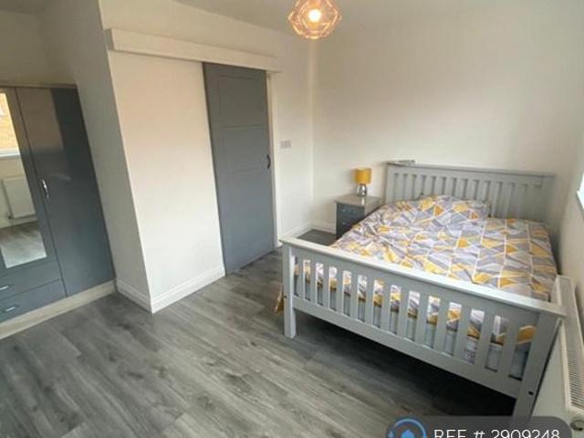 Room at Athol Street South, Burnley
