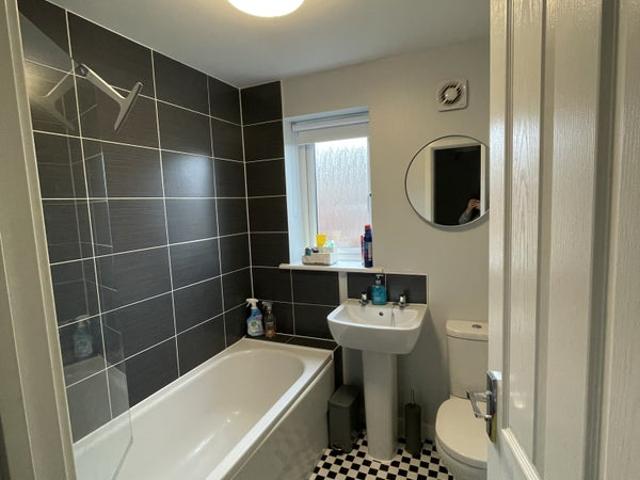 Room at Atlantic Avenue, Broadland