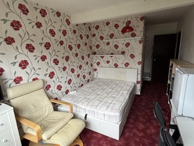 Room at Auchinraith Road, Blantyre