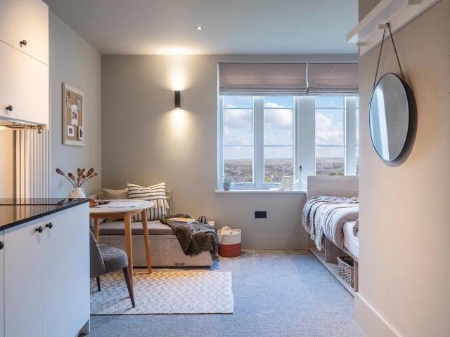 Room at Augustus Road, Greater London