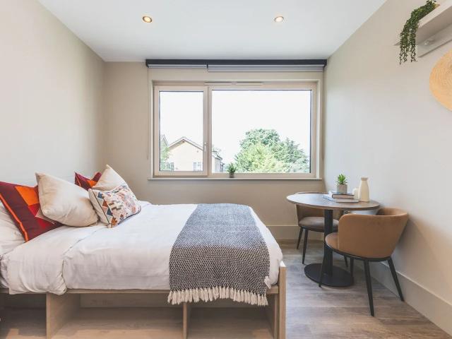 Room at Augustus Road, Greater London