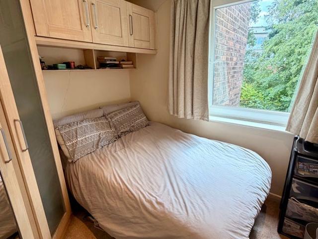 Room at Augustus Road, Greater London