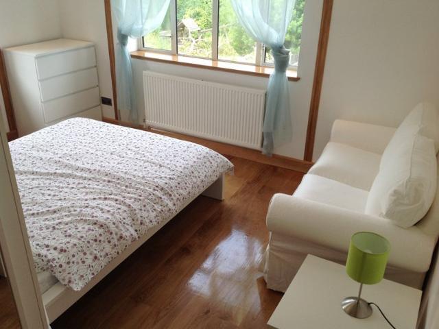 Room at Augustus Road, Greater London