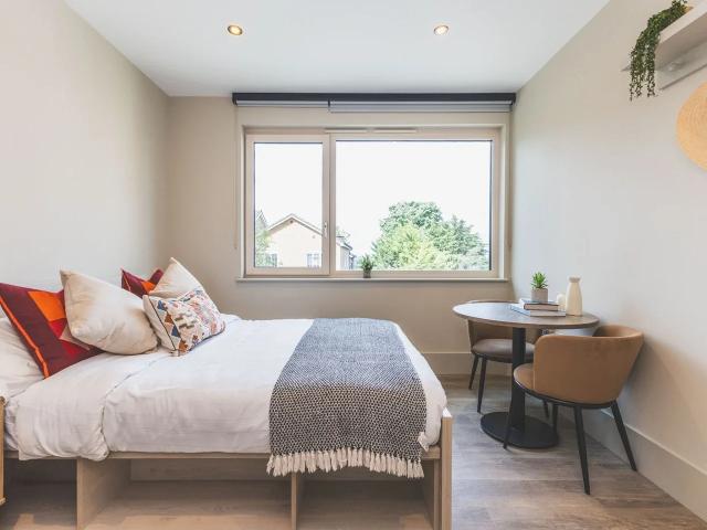 Room at Augustus Road, Greater London