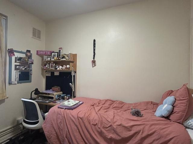 Room at Augustus Street, Greater London
