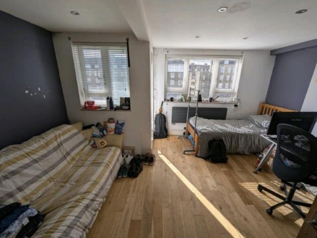 Room at Augustus Street, Greater London