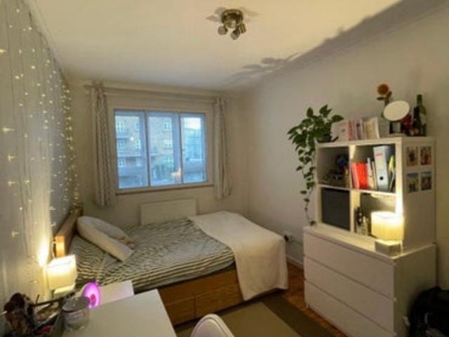 Room at Augustus Street, Greater London