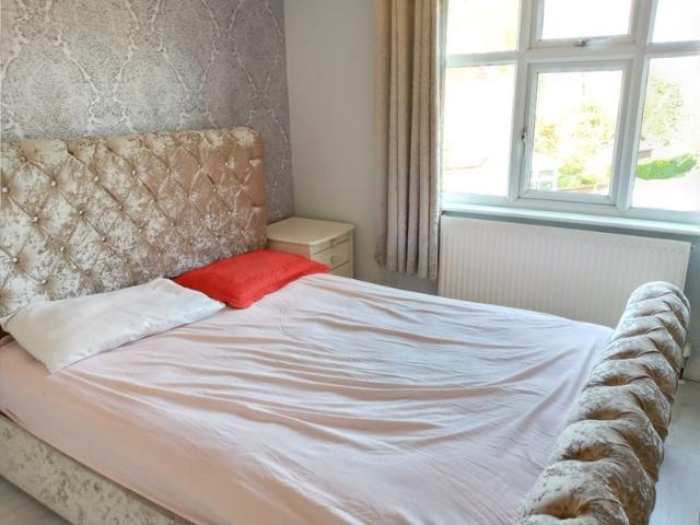 Room at Audon Avenue, Nottingham