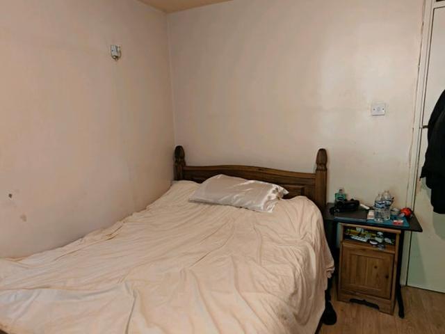 Room at Austen Close, Greater London